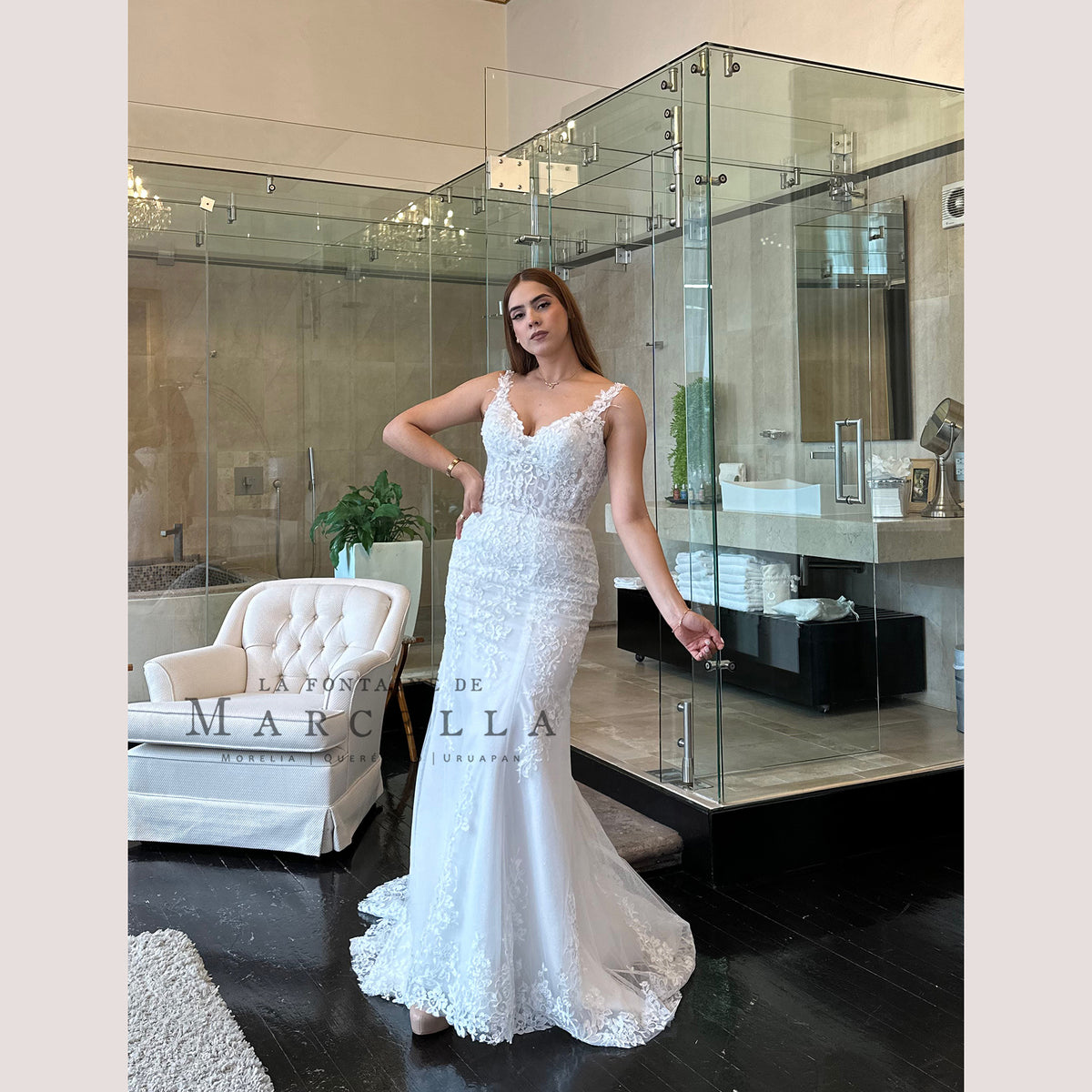 Lady— La Fontaine de Marcella